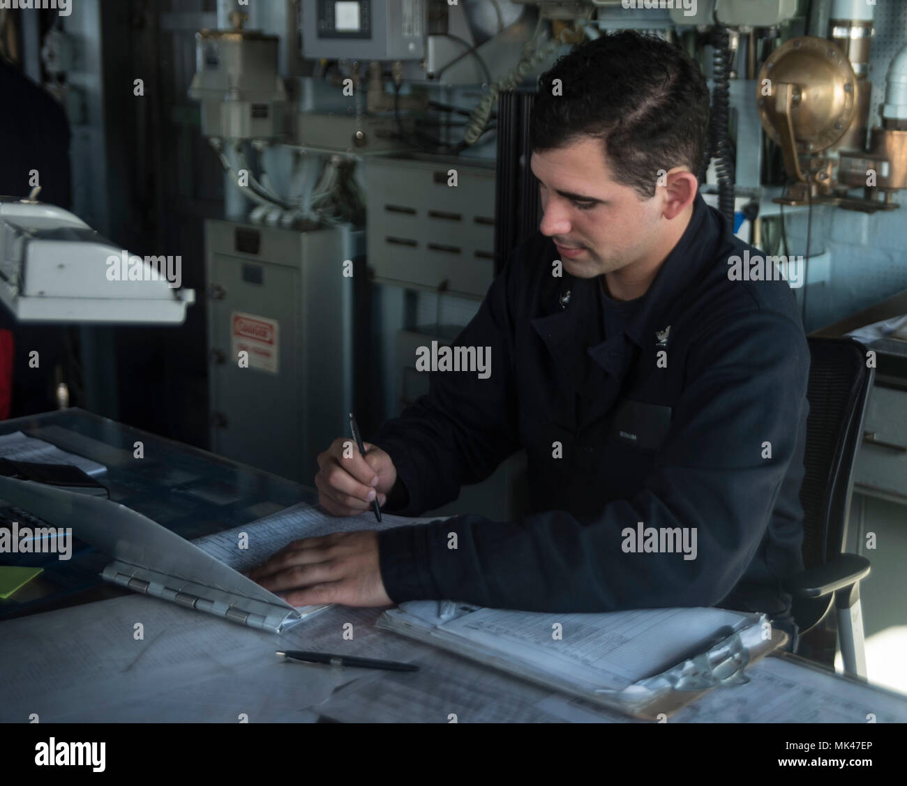 171103-N-DO281-061 ATLANTIC OCEAN (Nov. 3, 2017) Quartermaster 3rd ...