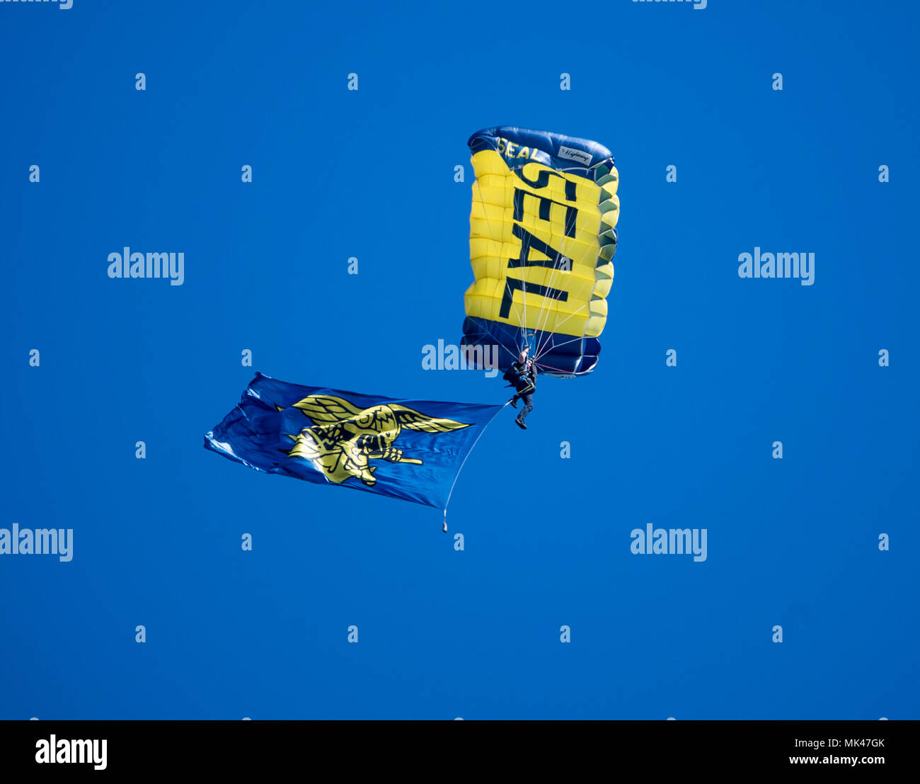 171104-N-RM689-108 FORT PIERCE, Fla. (Nov. 4, 2017) Special Operator ...