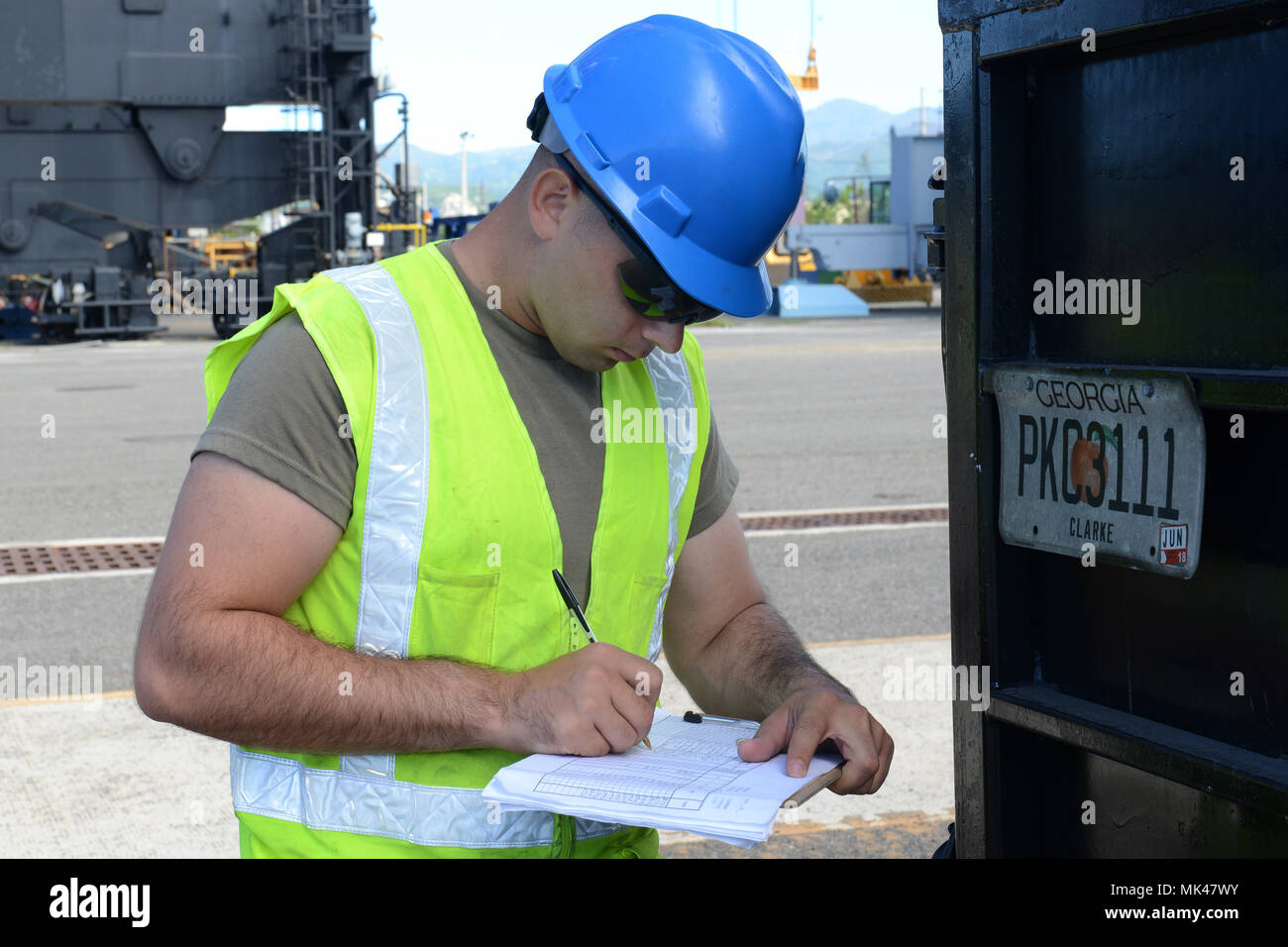 American military cargo operations hi-res stock photography and images ...