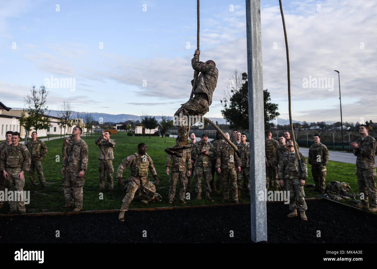 VICENZA, Italy -- Paratroopers from 2nd Bn., 503rd Infantry Regiment ...