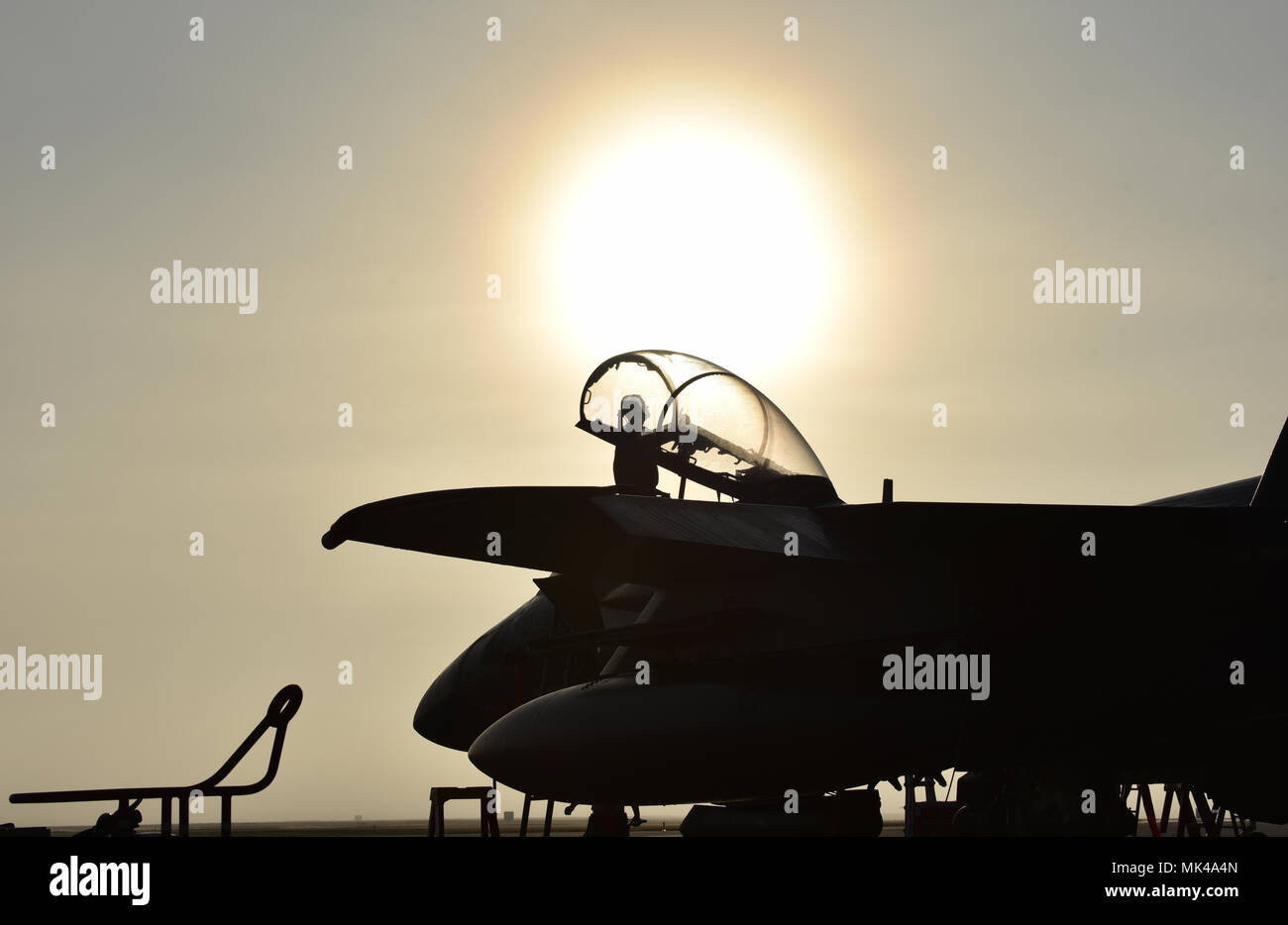 F 15 cockpit systems hi-res stock photography and images - Alamy