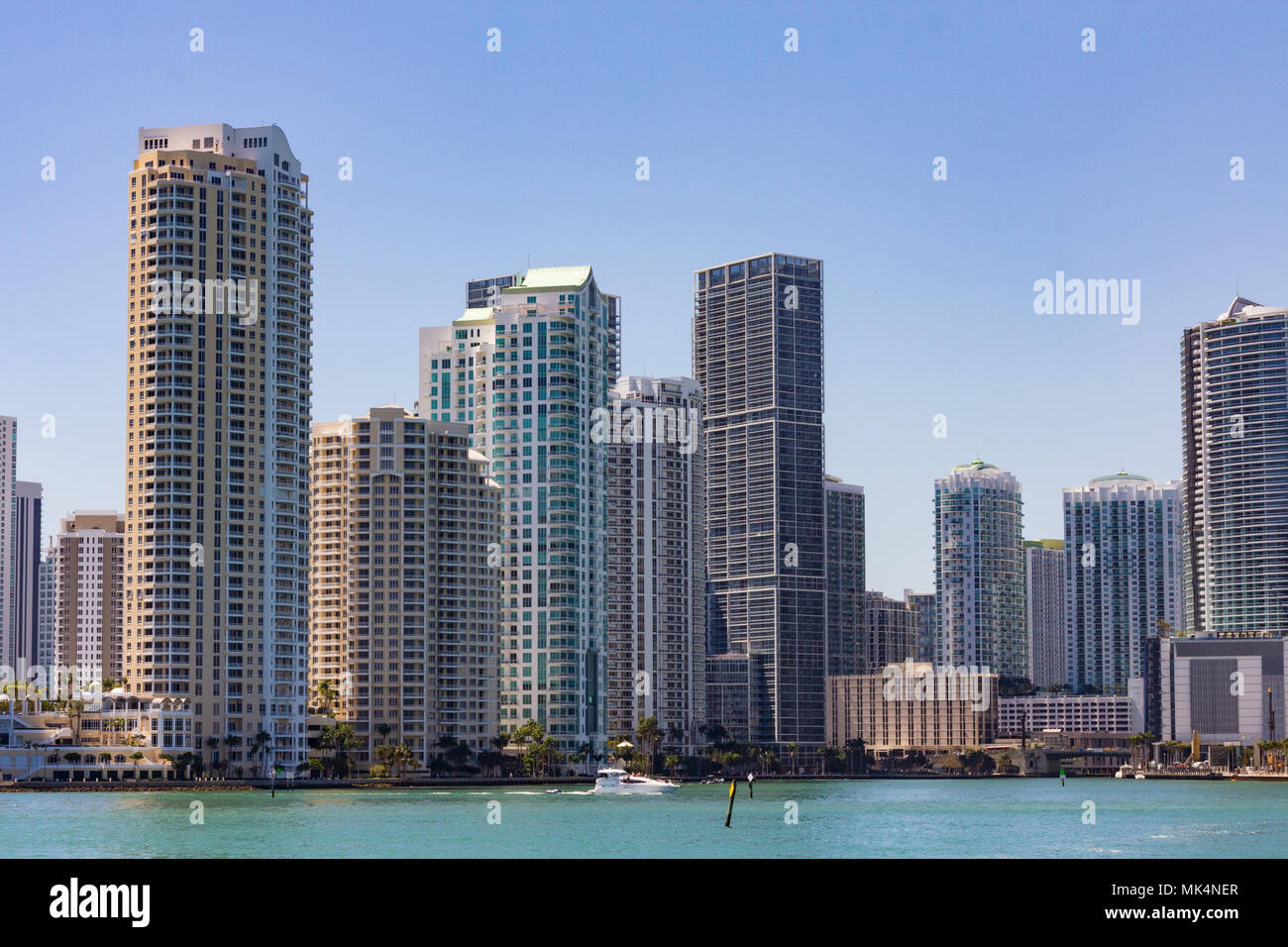 Tall building in miami beach hi-res stock photography and images - Alamy