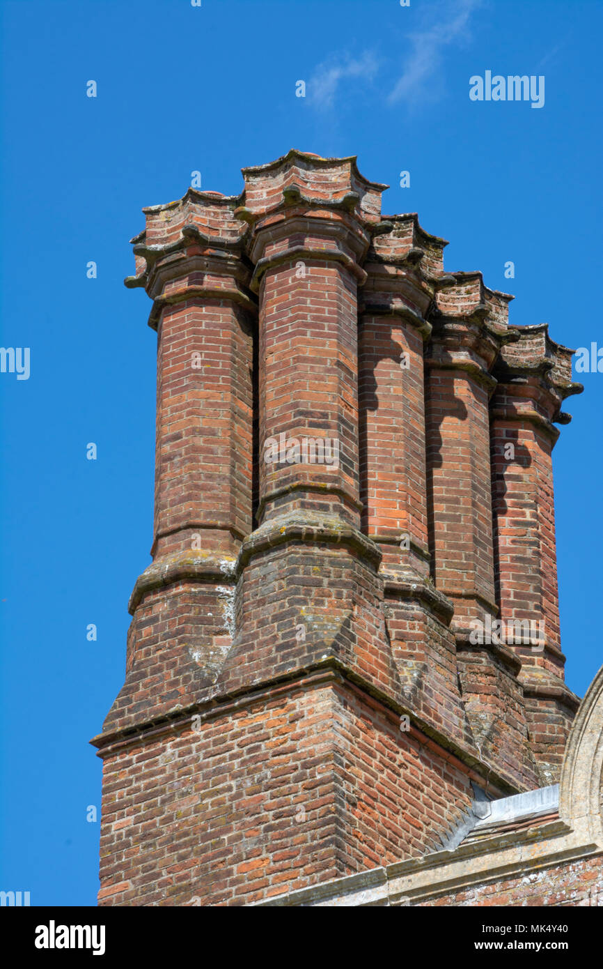 Elizabethan chimney pots hi-res stock photography and images - Alamy