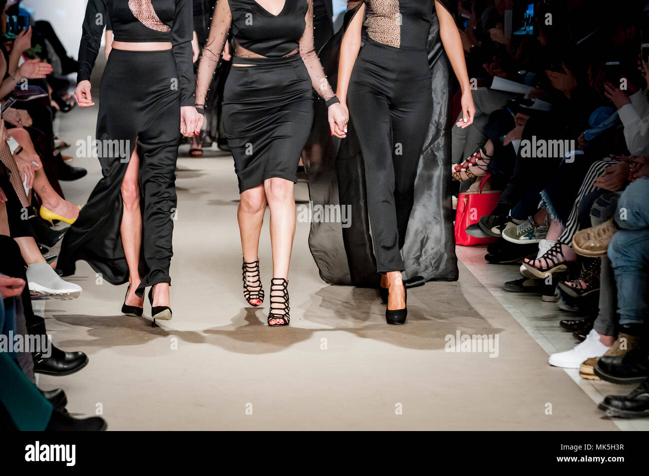 Female runway models hi-res stock photography and images - Alamy