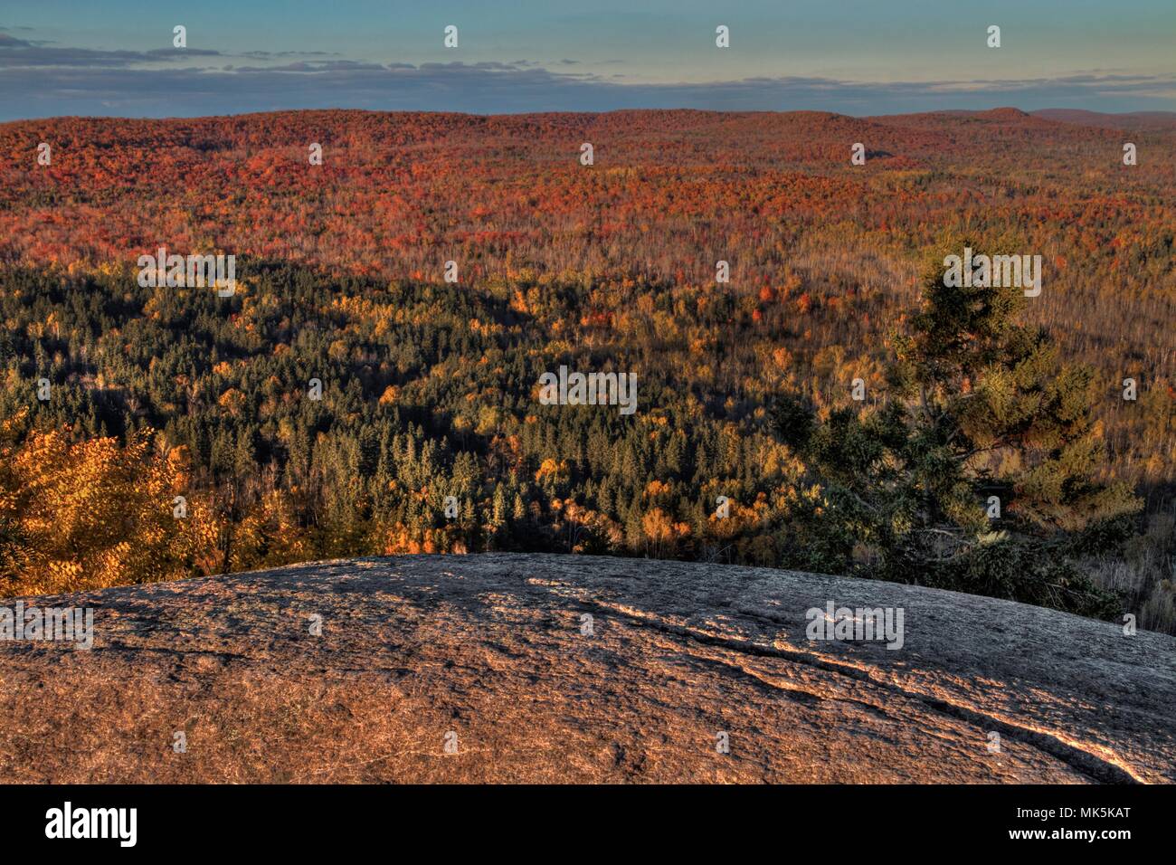 Autumn at Carlton Peak of the Sawtooth Mountains in Northern Minnesota ...