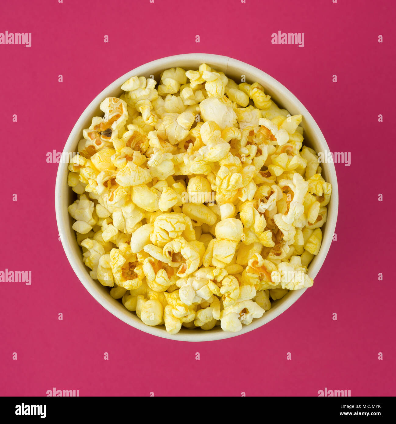 Large paper cup popcorn hi-res stock photography and images - Alamy