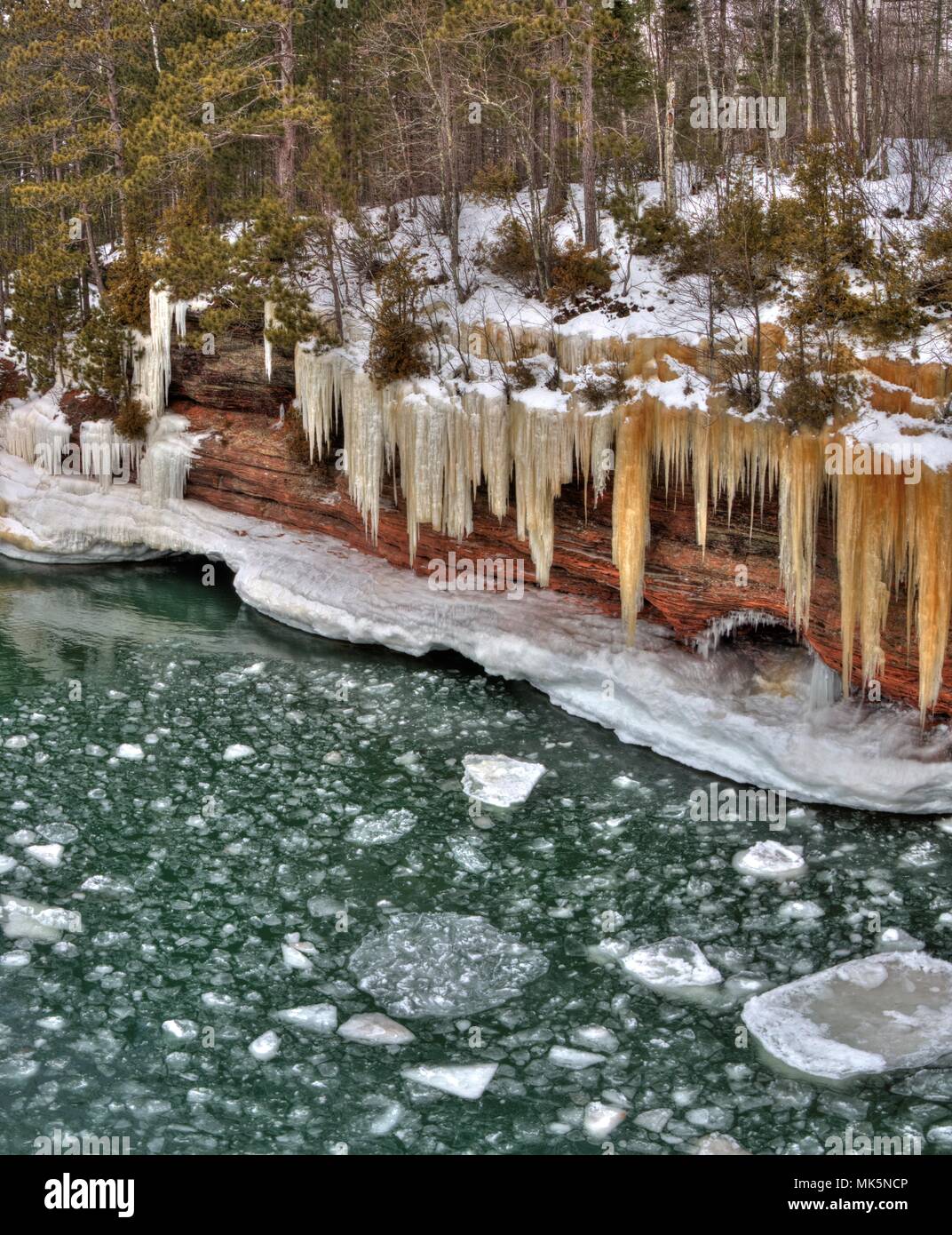 The Apostle Islands National Lake Shore are a popular Tourist ...