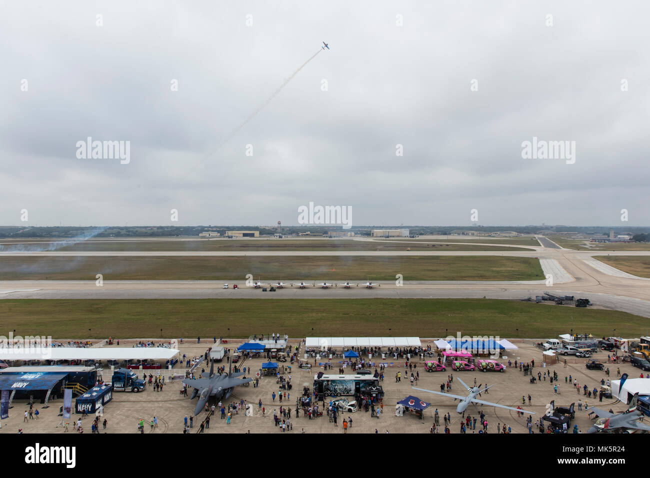 Kelly field airshow hi-res stock photography and images - Alamy