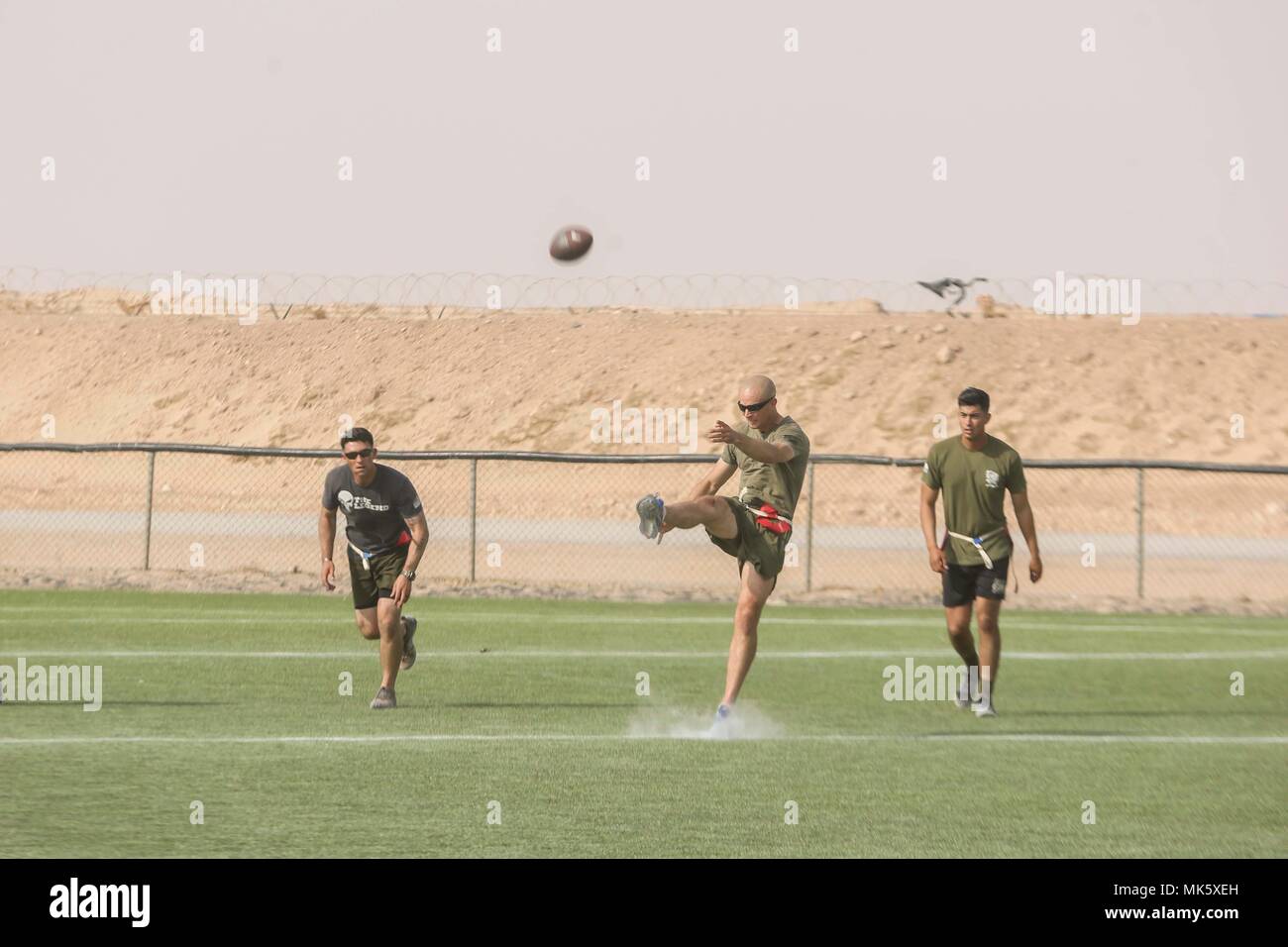 U s marines playing football hi-res stock photography and images - Alamy