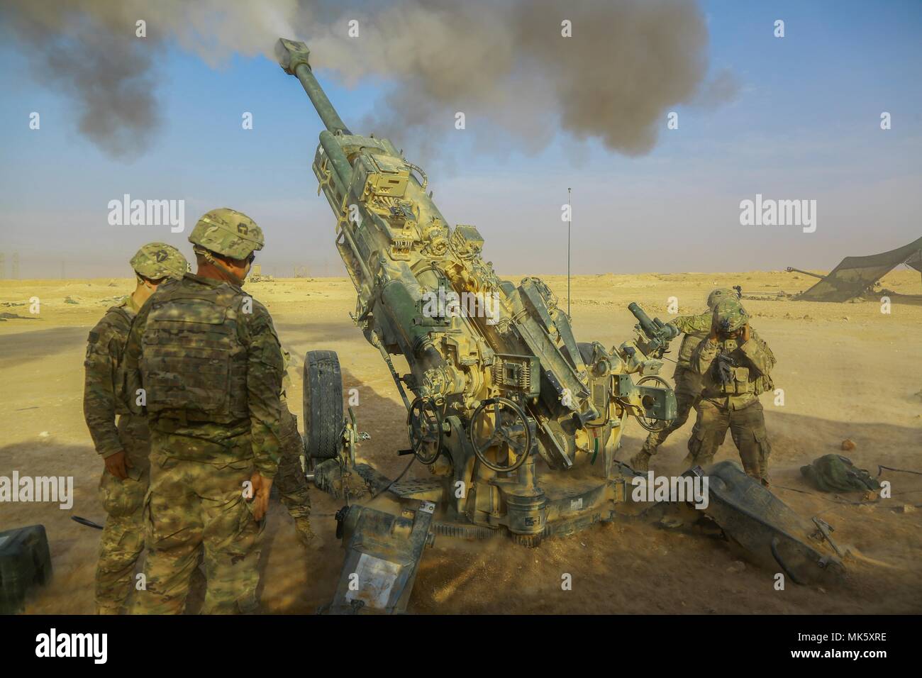 U.S. Army soldiers assigned to 5-25 Field Artillery, Charlie Battery ...