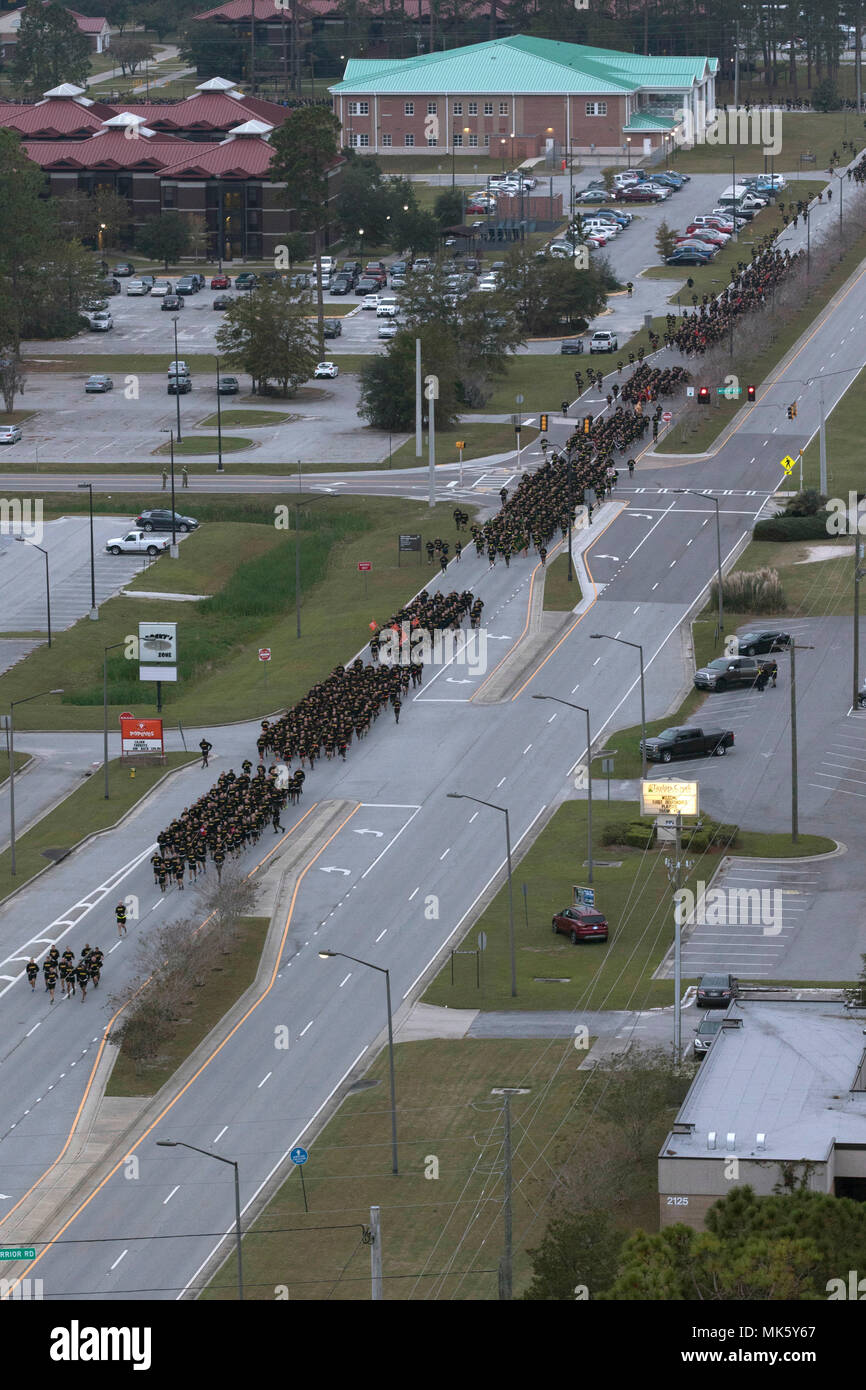 Leaders from 3rd Infantry Division Headquarters lead Dog face Soldiers ...