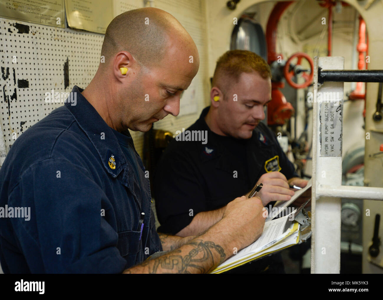 PHILIPPINE SEA (Nov. 9, 2017) Maintenance and Material Management (3M ...