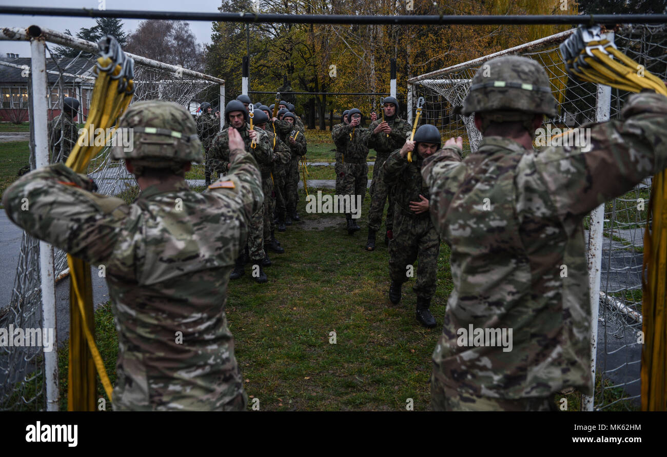 PANCEVO, Serbia -- Paratroopers from 2nd Bn, 503rd Infantry Regiment ...