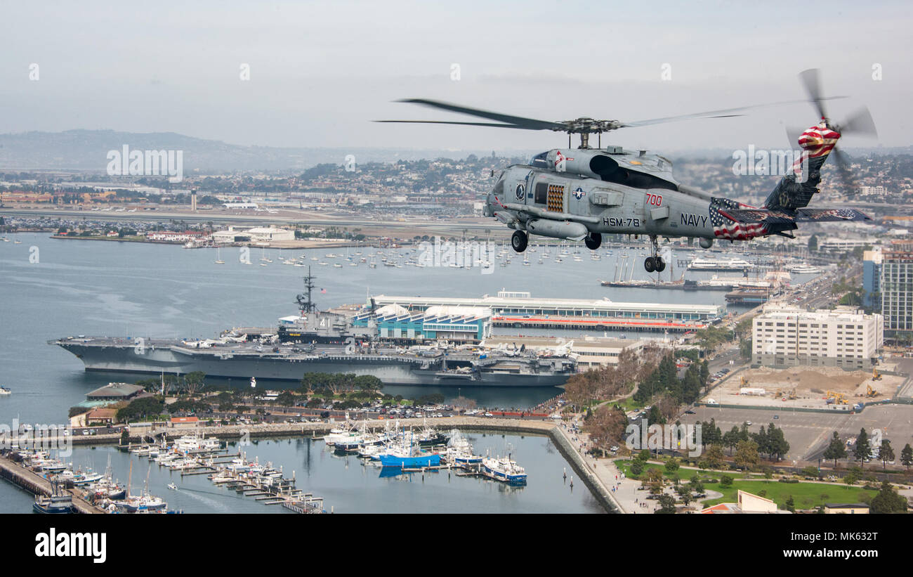 171112-N-BL637-0135 SAN DIEGO (Nov. 12, 2017) An MH-60R Sea Hawk ...