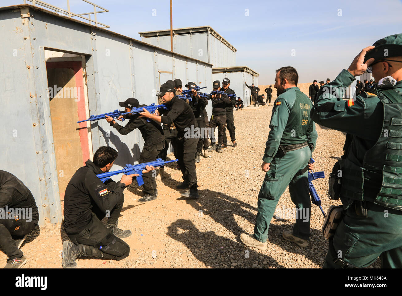 Spanish Special weapons and tactics trainers observe iraqi energy ...