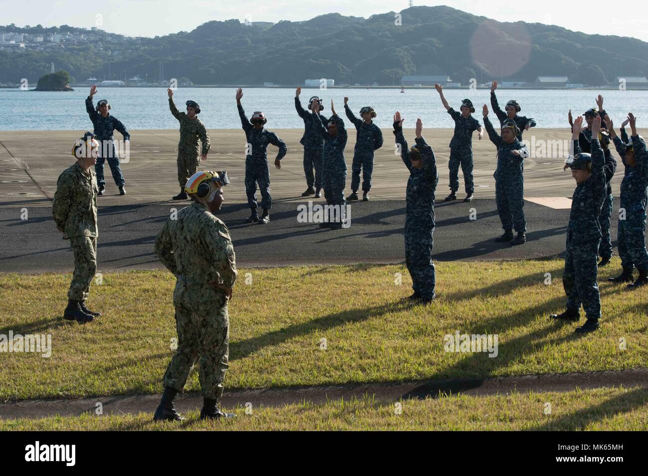 Landing signalman enlisted course hi-res stock photography and images ...