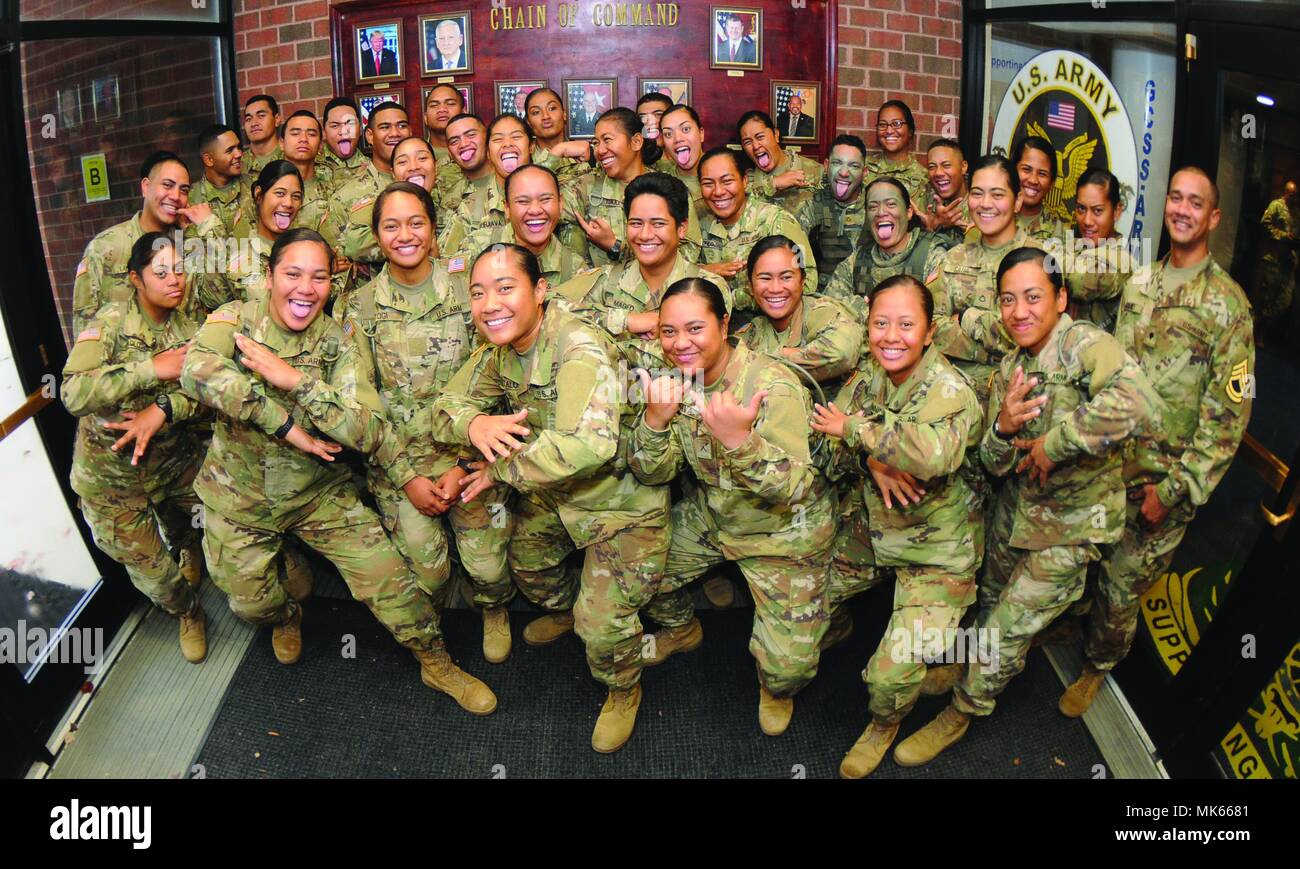 More than 30 members of an American Samoa family pose for pictures by ...