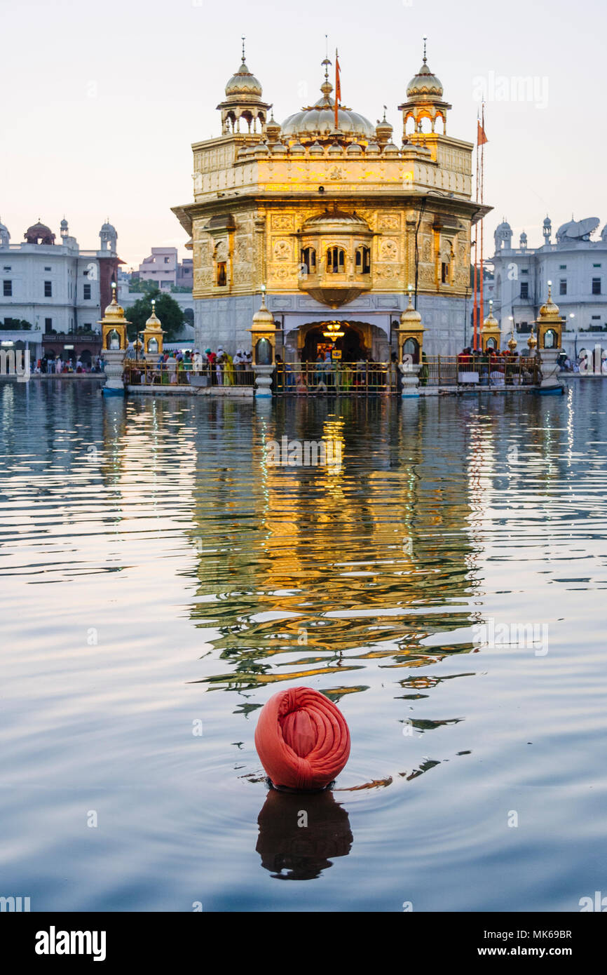 India shrine sikh man bathing pool hi-res stock photography and images ...