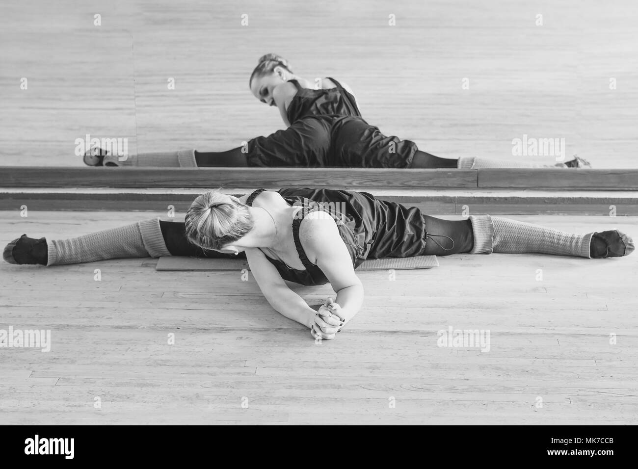 the dancer makes the warm-up in the ballet hall Stock Photo - Alamy