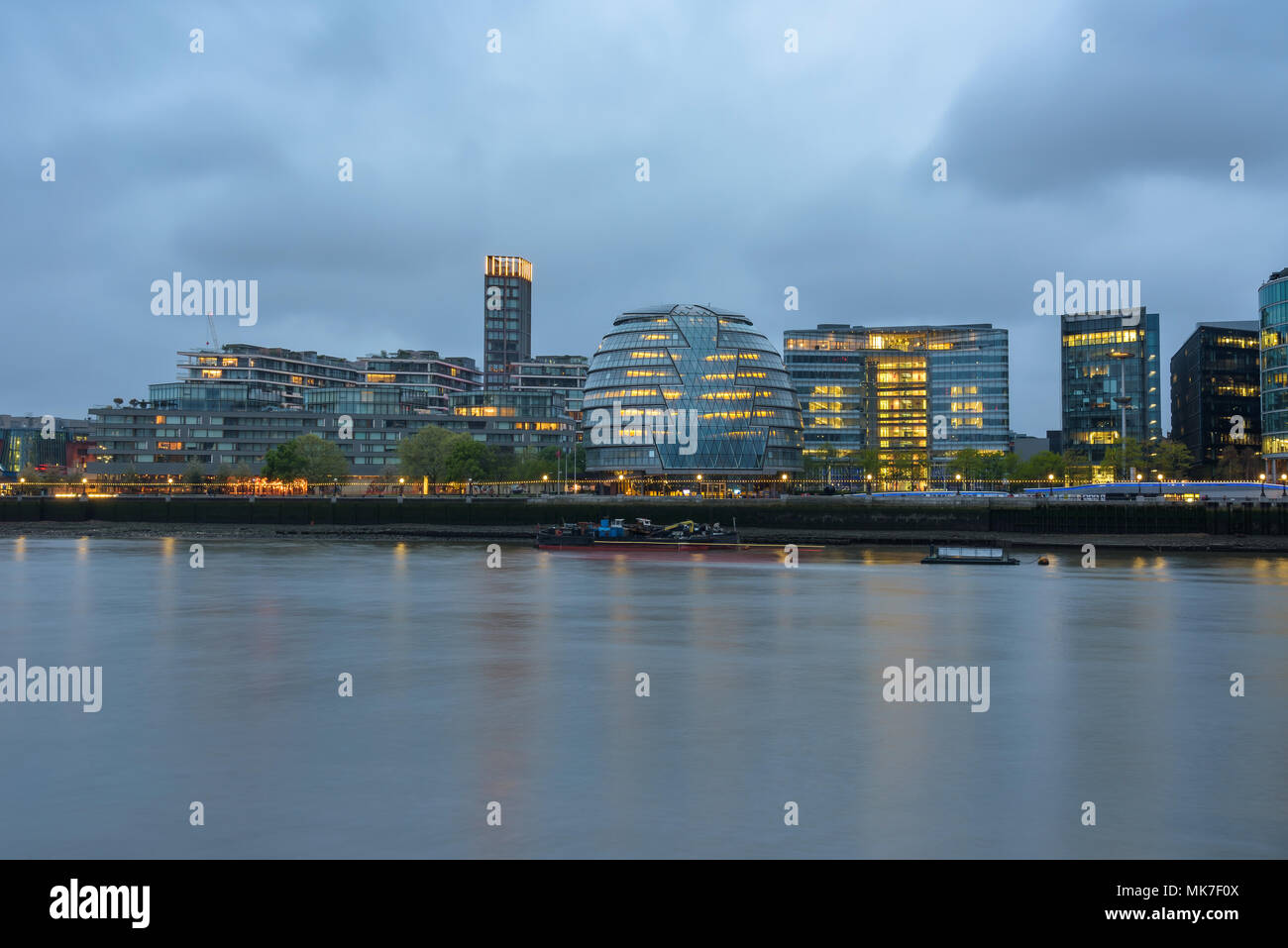 London financial skyline dusk hi-res stock photography and images - Alamy
