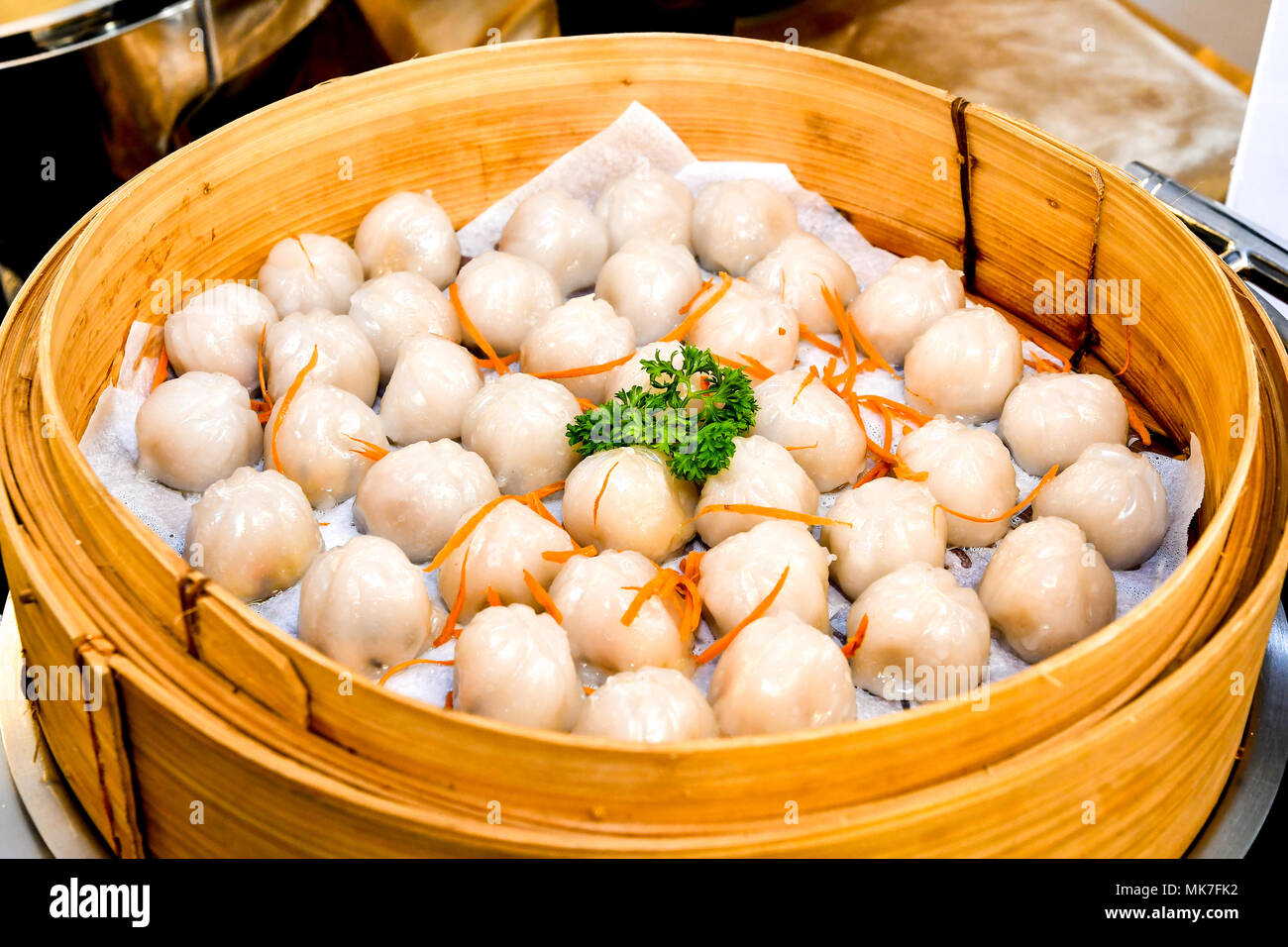 Steamed Crystal Skin Shrimp Dumplings Stock Photo - Alamy