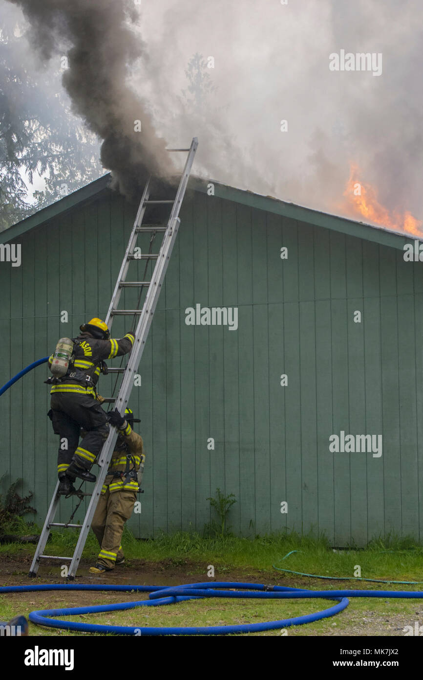Fighting fires hi-res stock photography and images - Alamy