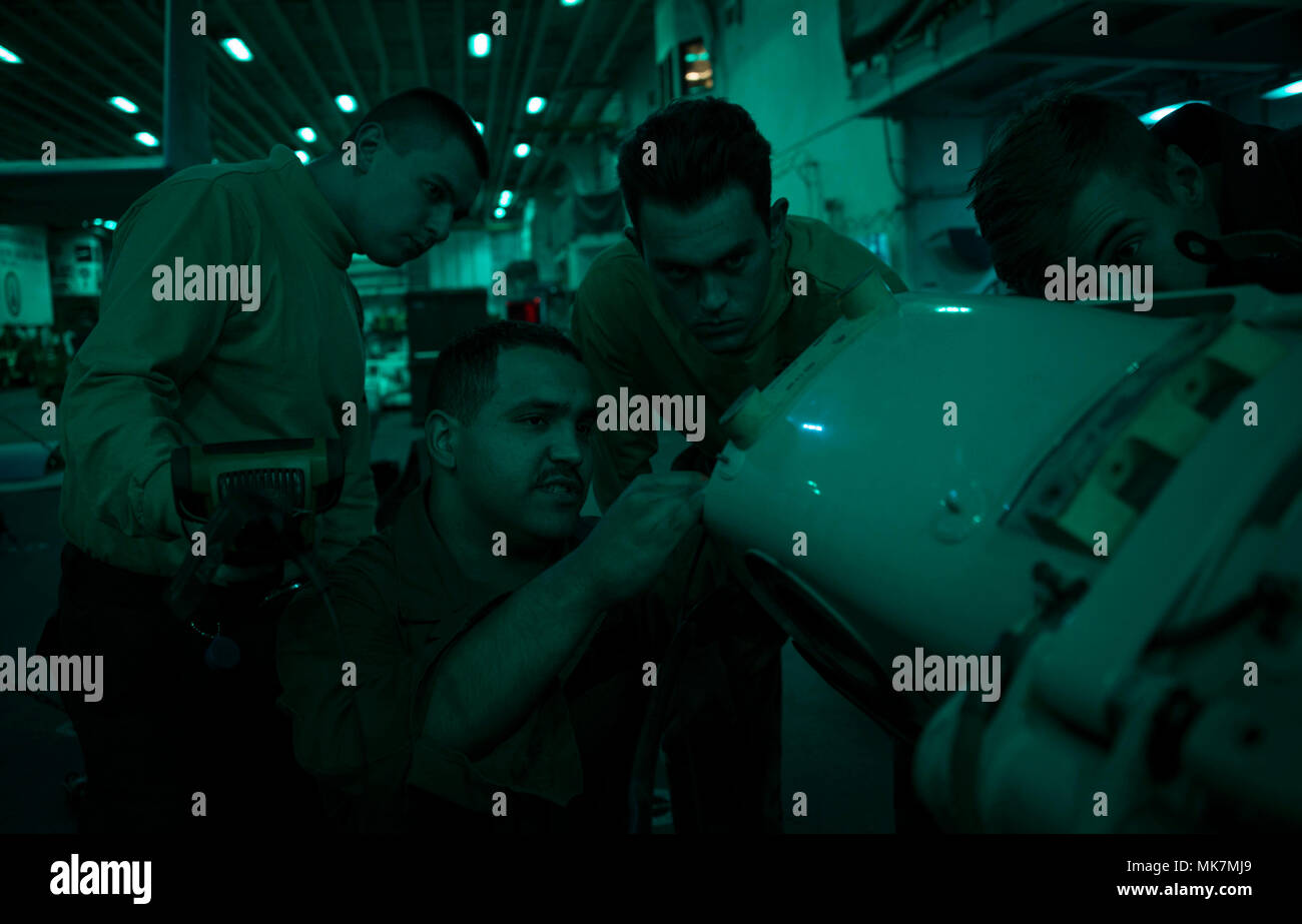 ATLANTIC OCEAN (Nov. 17, 2017) Aviation Machinist Mate 1st Class Noah ...