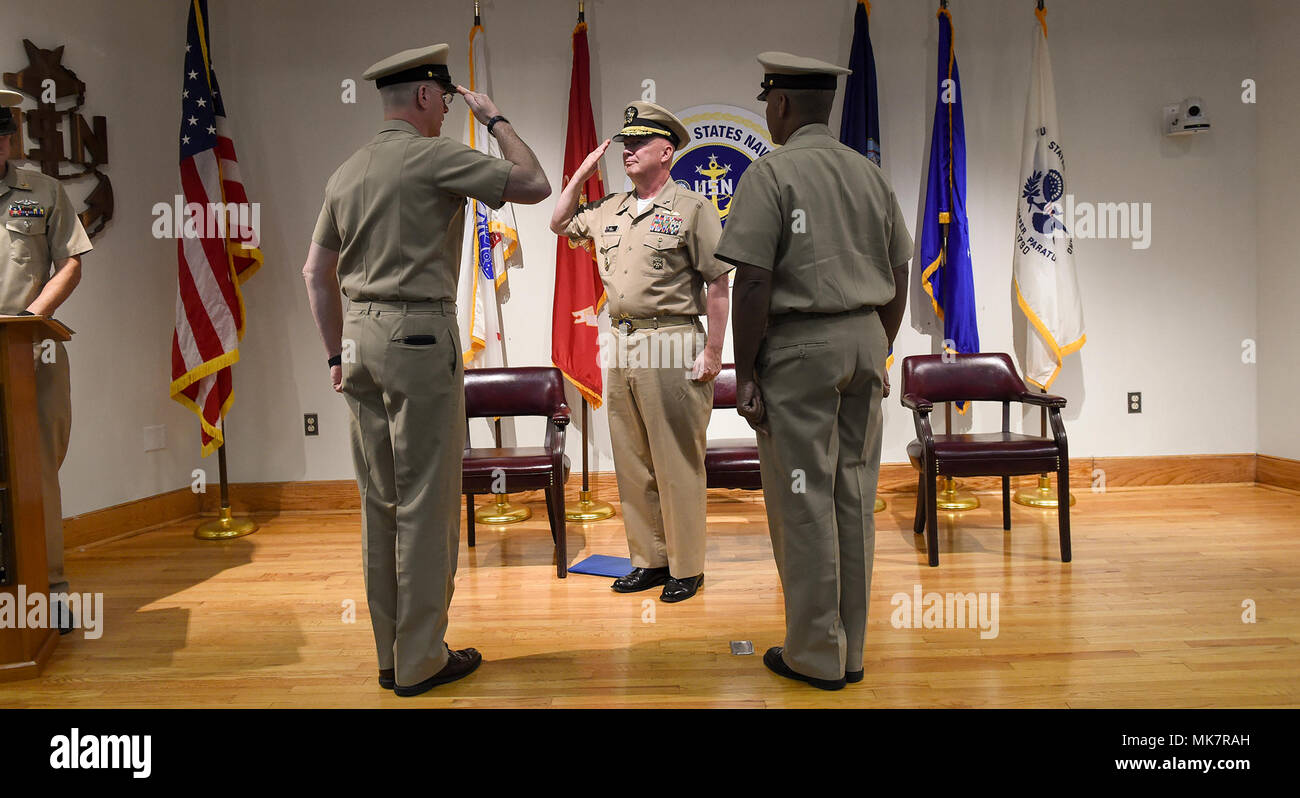 171117-N-RX668-084 NEWPORT, R.I. (Nov. 17, 2017) Command Master Chief ...
