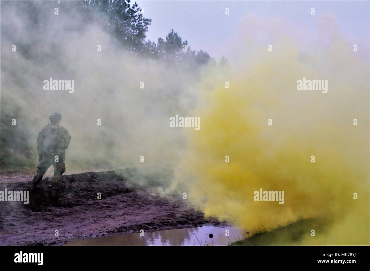 A U.S. Army platoon sergeant evaluates Soldiers’ assigned to Lightning ...