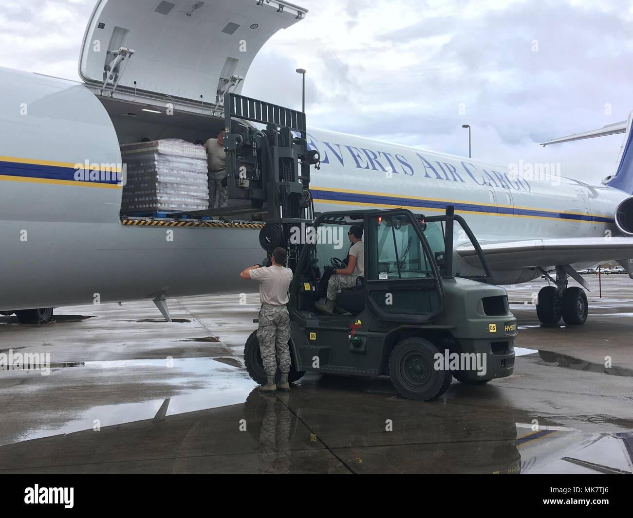 Airman 1st Class Kyle Hamrick (center) and Staff Sgt. Eric Burkhalter ...