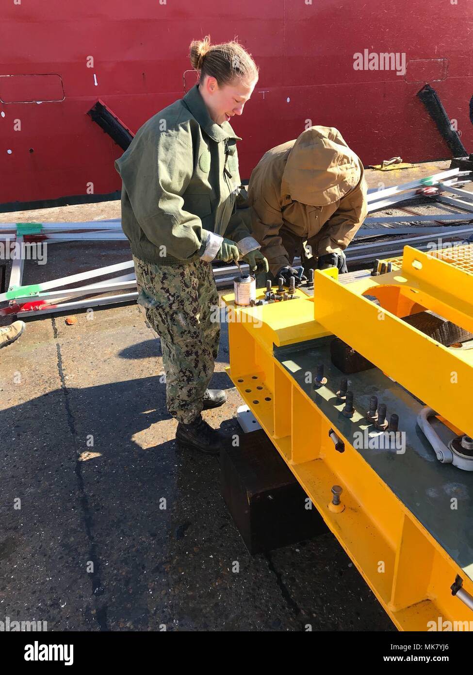 Deep diving and submarine rescue vessel hi-res stock photography and ...