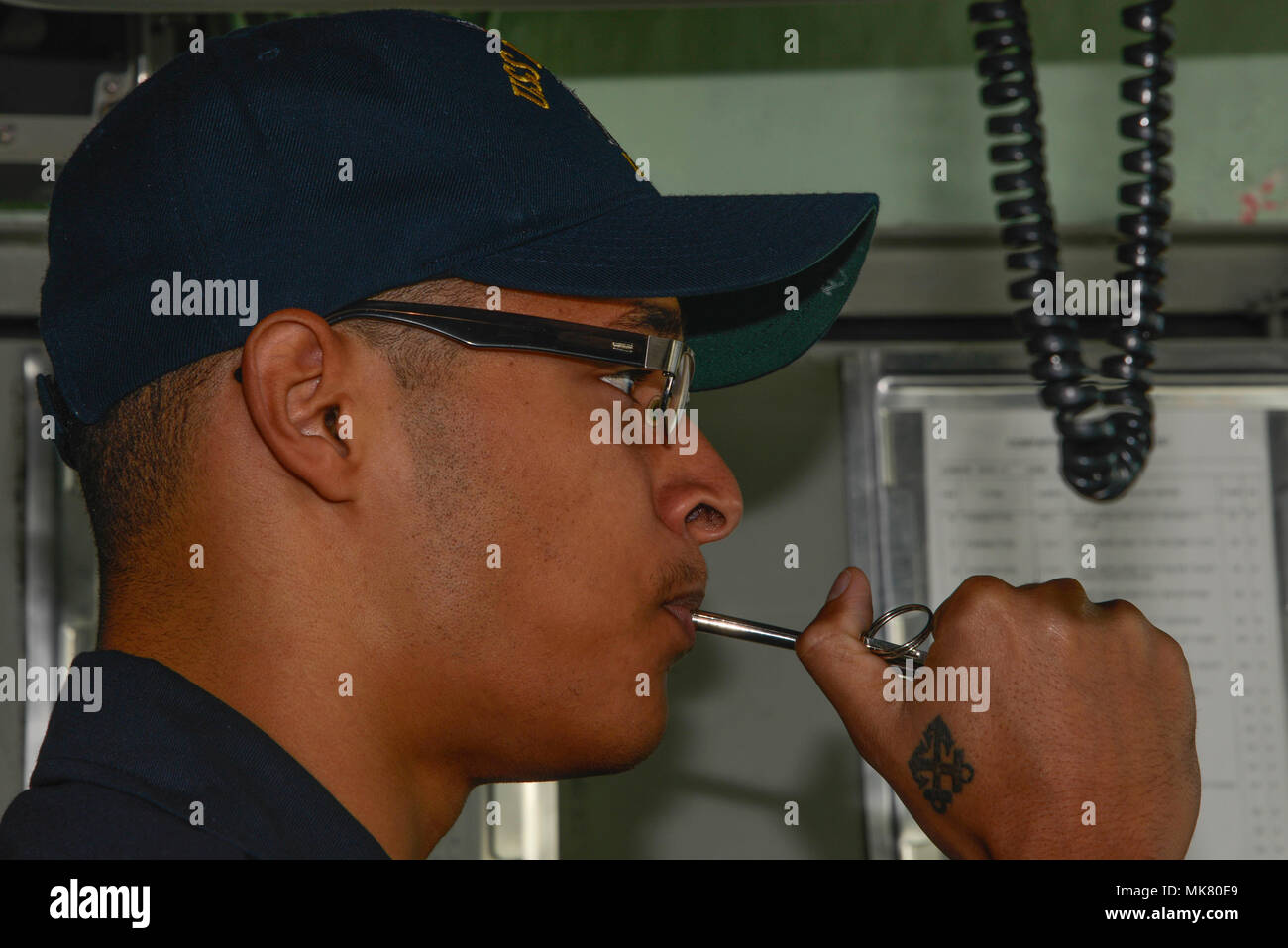 ATLANTIC OCEAN (Nov. 24, 2017) Boatswain’s Mate 2nd Class Tyrail Nelson ...