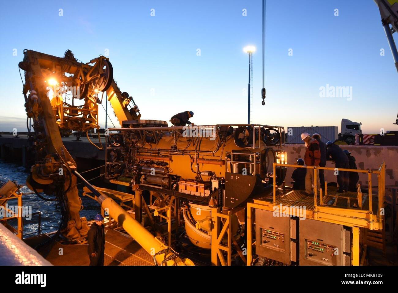 Deep diving and submarine rescue vessel hi-res stock photography and ...