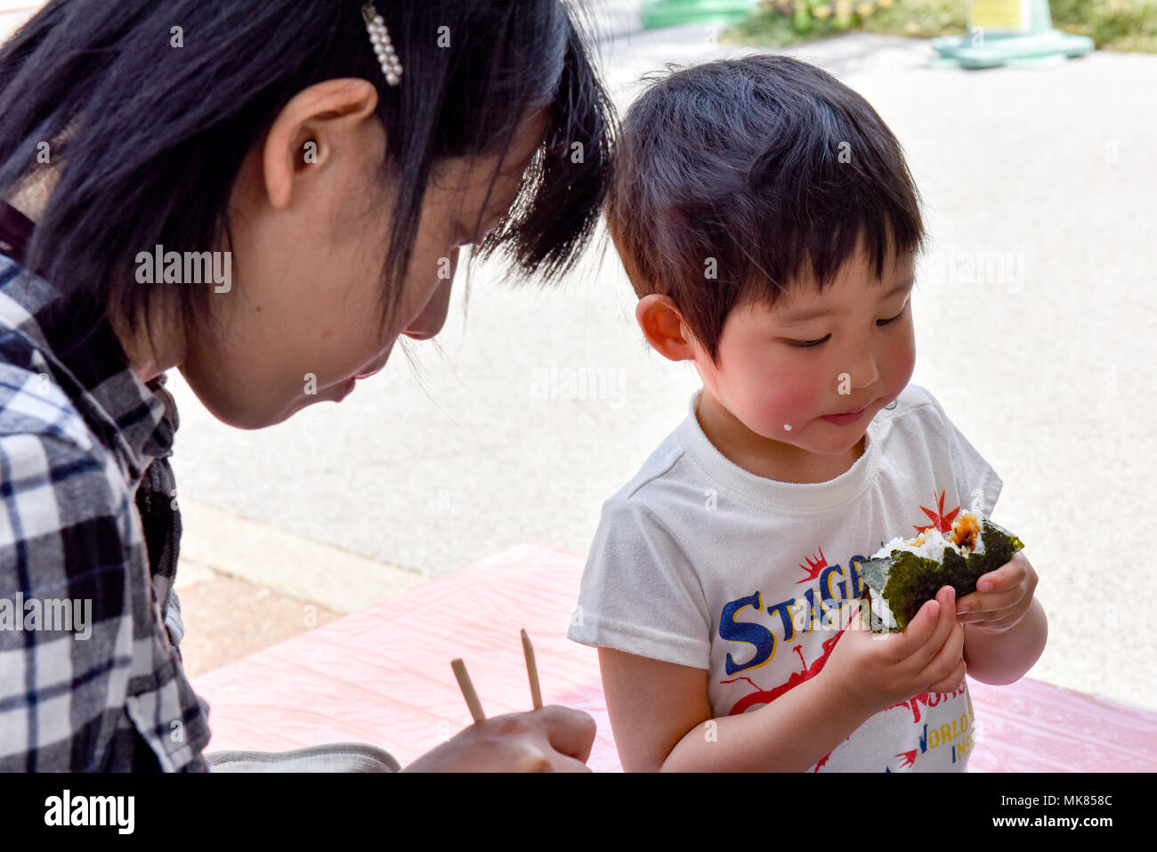 Japan people having food hi-res stock photography and images - Alamy