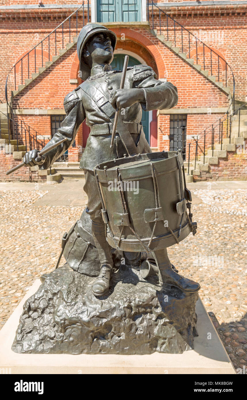 Statue drums of the fore and aft hi-res stock photography and images ...