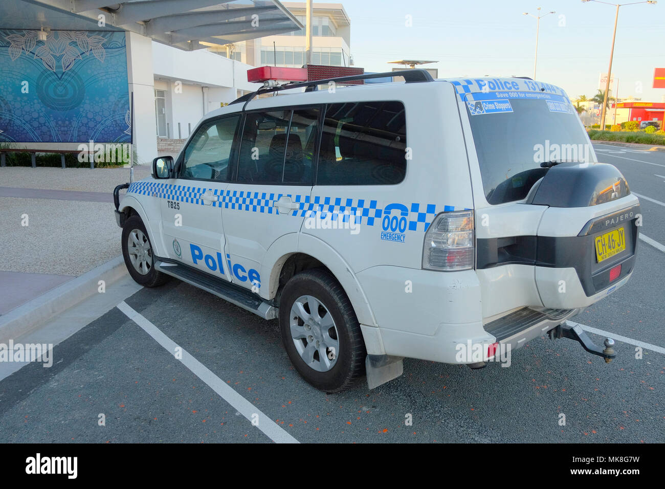 new south wales police four wheel drive outside tweed heads police ...