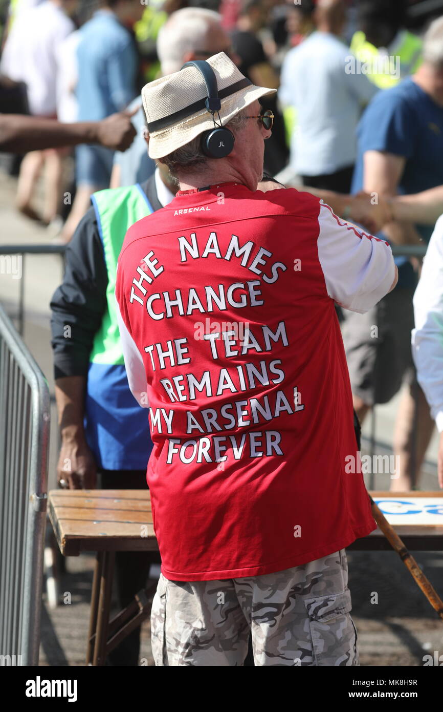 Arsenal shirts names hi-res stock photography and images - Alamy