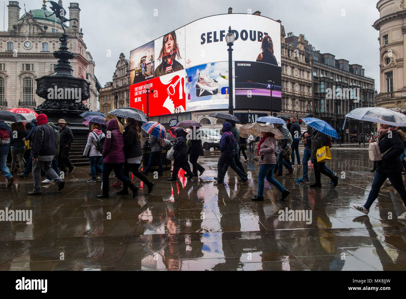 Wet weather in Central London brings out lots of umbrellas - the great ...