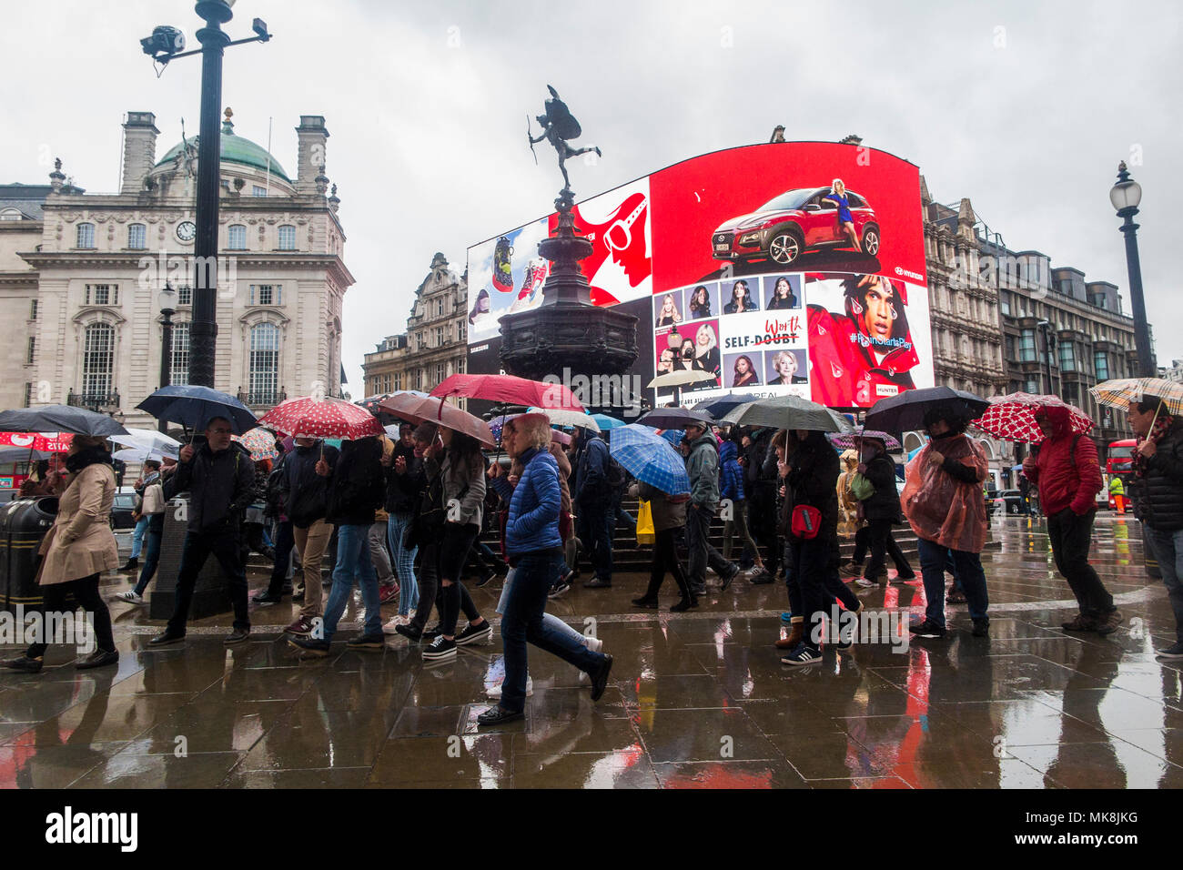 Wet weather in Central London brings out lots of umbrellas - the great ...
