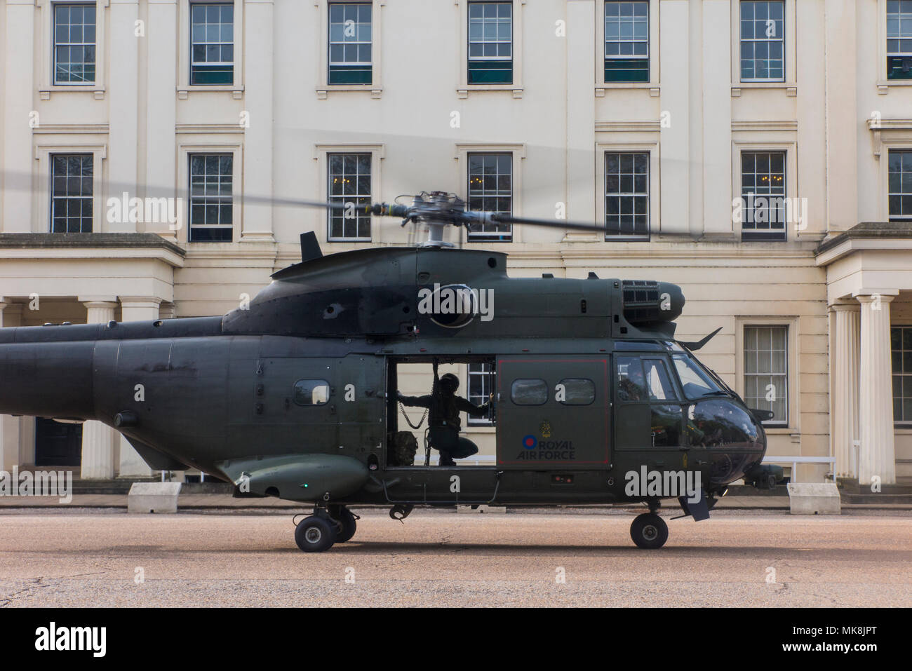 Official royal helicopter hi-res stock photography and images - Alamy