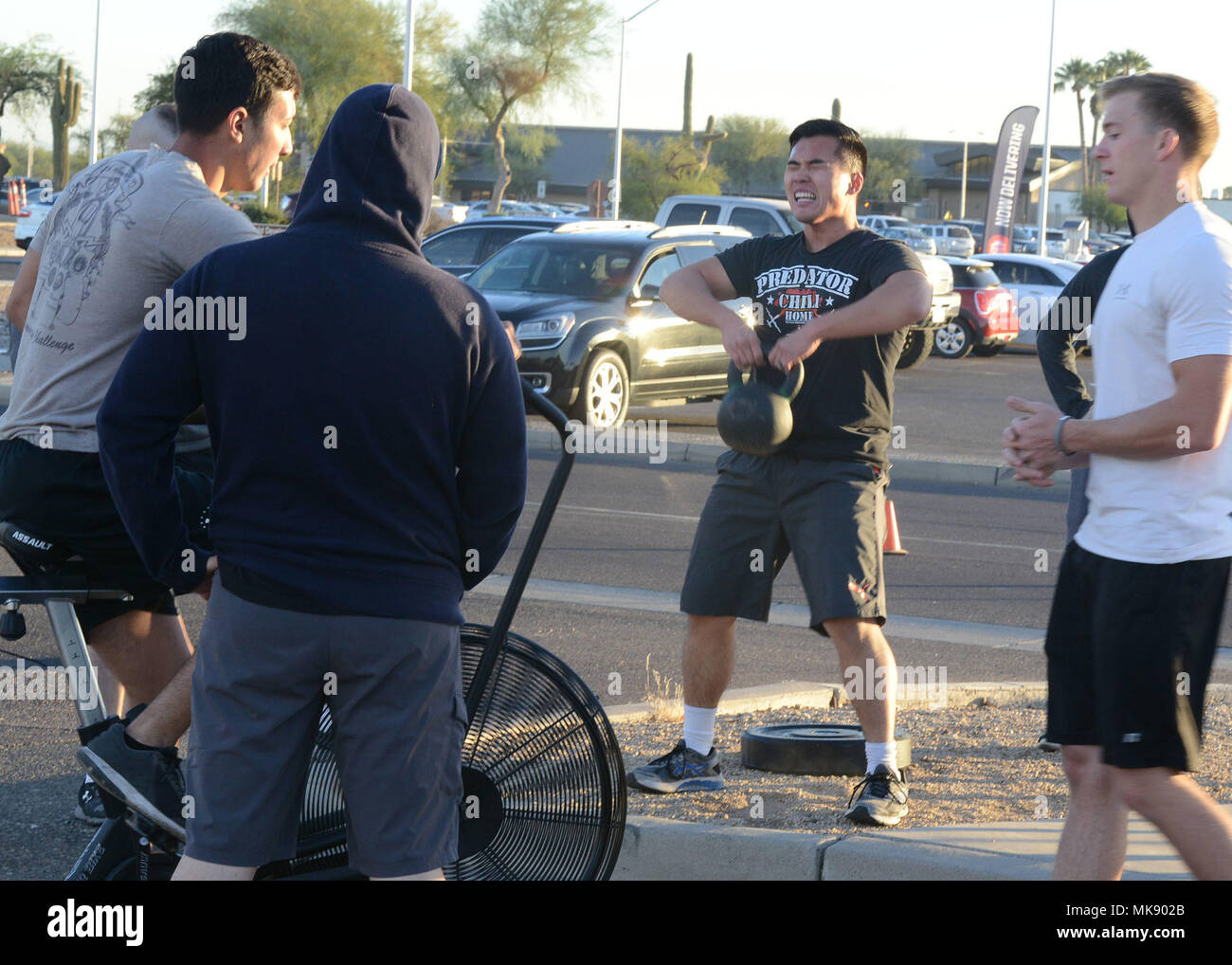 Kettlebell lifts hi-res stock photography and images - Alamy