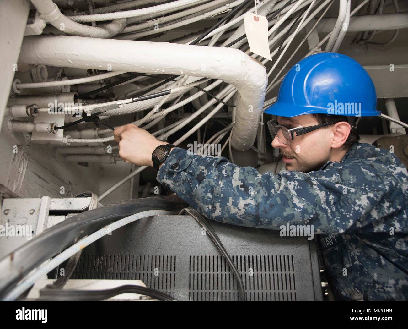 171128-N-OX360-036 PORTSMOUTH, Va. (Nov. 28, 2017) Intelligence ...