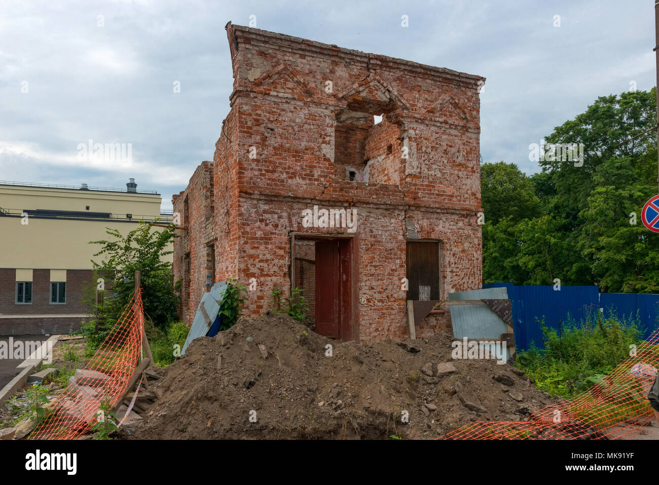 Ruin building prepared demolition hi-res stock photography and images ...