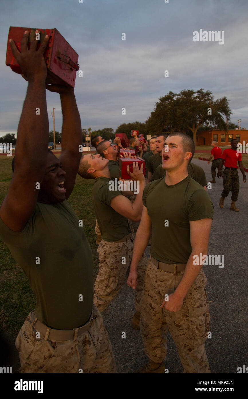 U.S. Marine Corps recruits with Bravo Company, 1st Battalion, Recruit ...