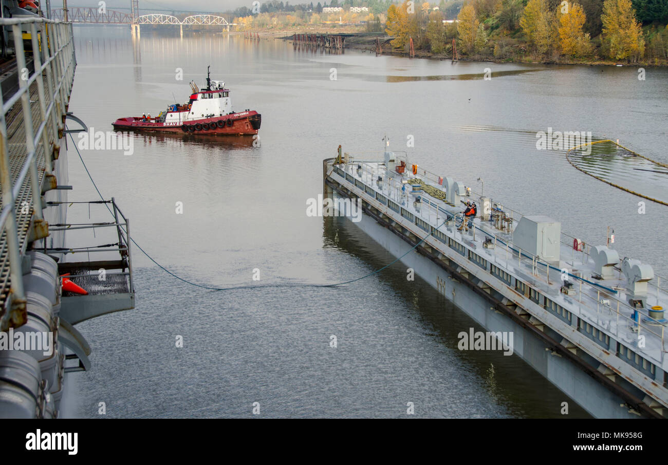 PORTLAND, Ore. (Nov. 27, 2017) Vigor Industrial Shipyard employees take ...