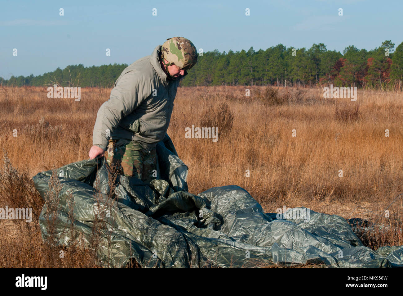 Army soldier jumping from helicopter hi-res stock photography and ...
