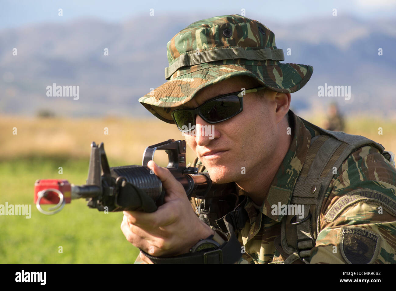 Greek Marines show The Marines with Black Sea Rotational Force 17.2 how ...