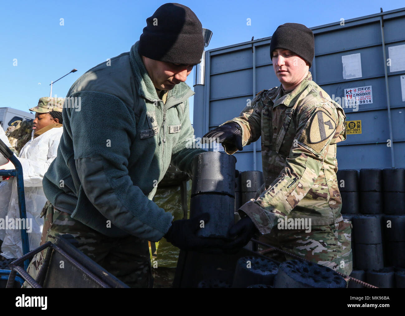 Soldiers with 210th Field Artillery Brigade, 2nd Infantry Division/ROK ...
