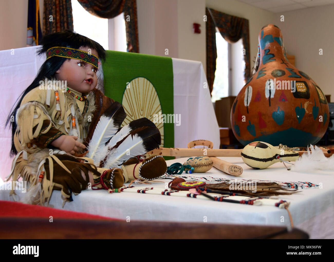 171129-N-GN619-009 PORTSMOUTH, Va. (Nov. 29, 2017) – Arts and crafts of ...