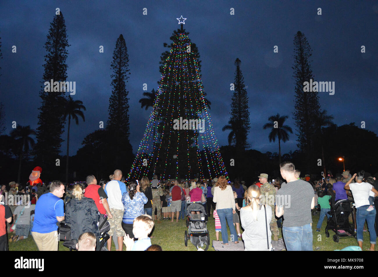 SCHOFIELD BARRACKS — Families gather at General Loop on Schofield ...